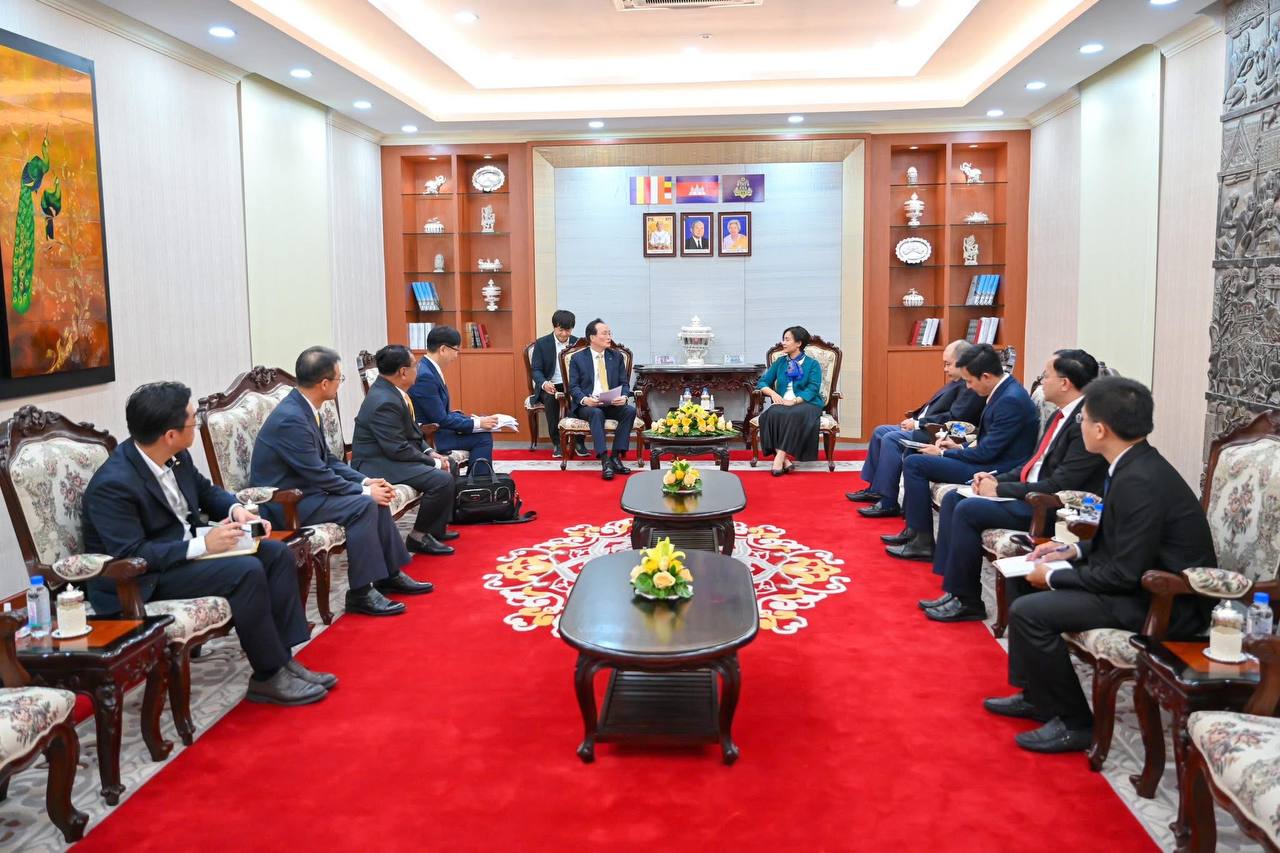 KB Kookmin Bank CEO Lee Hwan Ju Strengthens Commitment to Cambodia’s ...